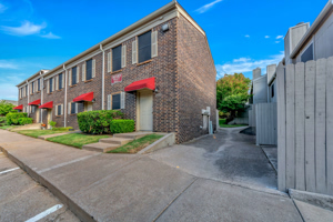 Apartments at Hulen Park Place - Fort Worth